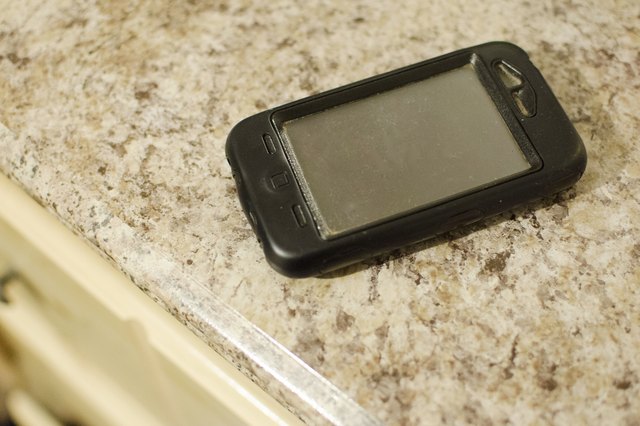 How to Clean an Otterbox Screen | Techwalla