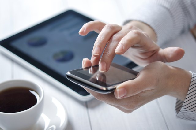 How Does a Cell Phone Transmission & Signal Work? | Techwalla