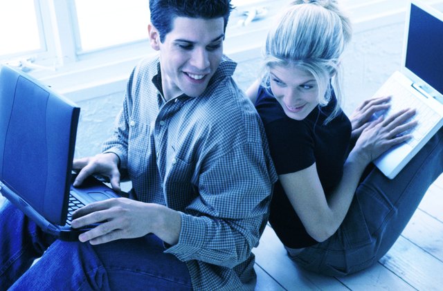The Disadvantages of Online Communication | Techwalla