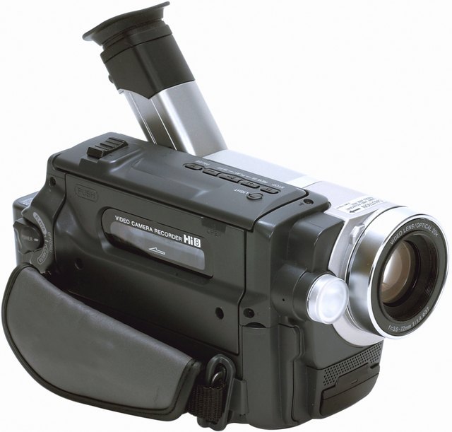 How to Connect a Video Camera to a Projector | Techwalla