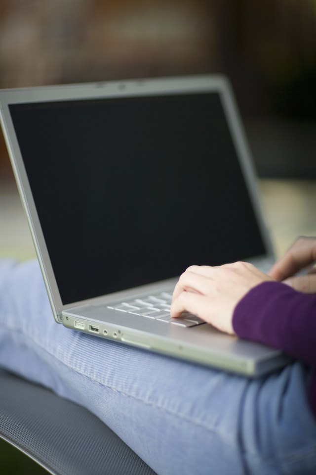 How to Keep Your Laptop Screen From Dimming When It Is Unplugged ...