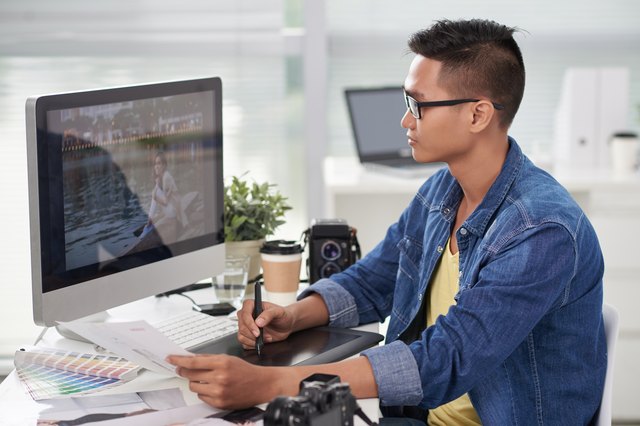 How to Transfer Photos From a Computer to an Email | Techwalla